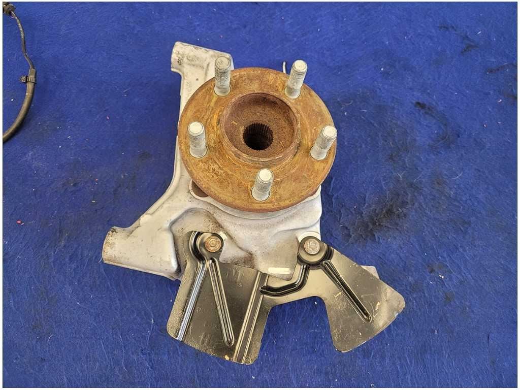 2020-2022 Ford Mustang Shelby GT500 Passenger Front Spindle Knuckle Hu ...