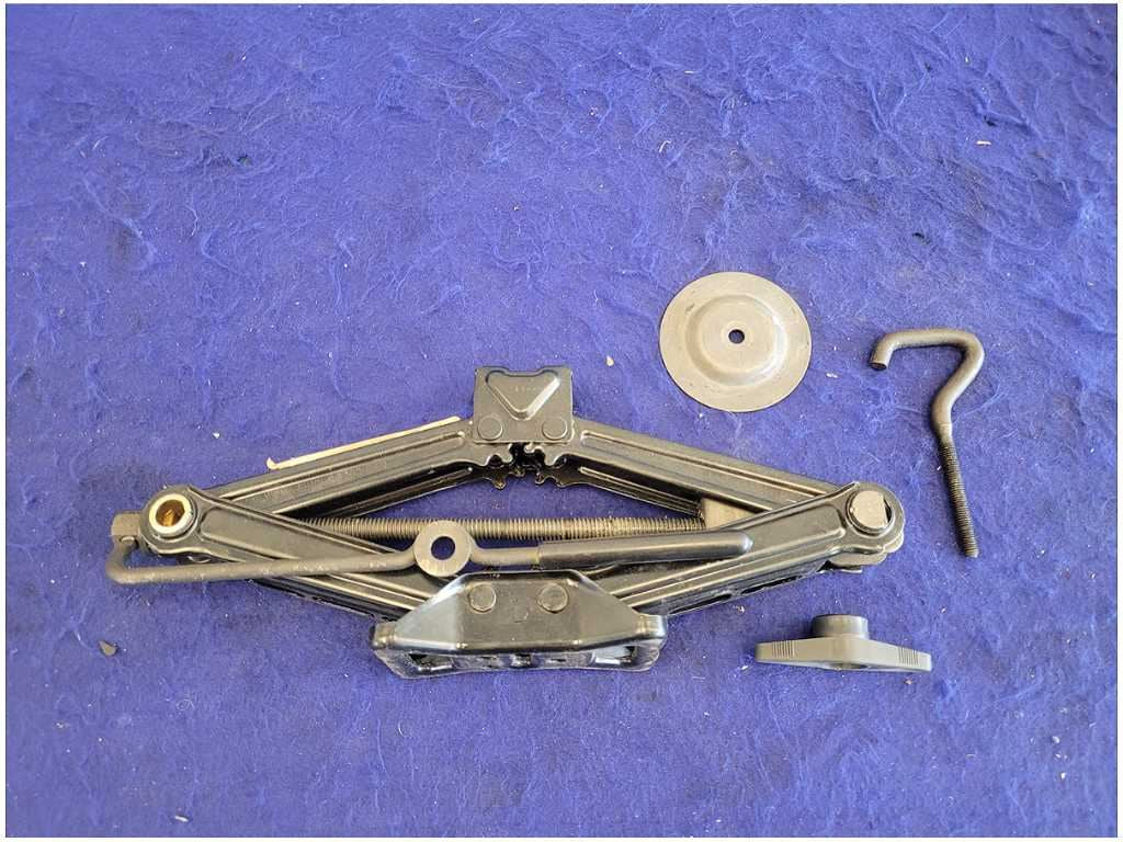 1999-2004 Ford Mustang Cobra GT Scissor Jack Hold Down Screw 2713 – The ...