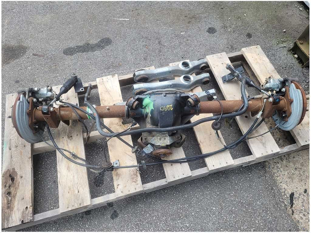 1999-2004 Ford Mustang GT Rear Axle 8.8 Differential 3.27 Gear Ratio A ...