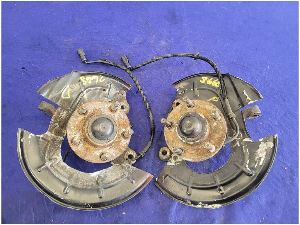 1994-1995 Ford Mustang GT 5.0L Pair Front Spindles Knuckles Hub 2668 ...